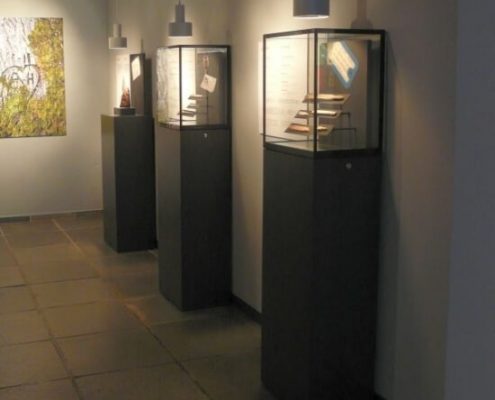 Quality Museum Display Cases & Cabinets - Access Displays