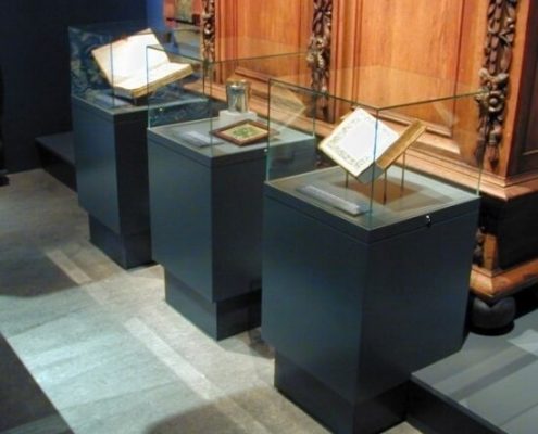 Quality Museum Display Cases & Cabinets - Access Displays
